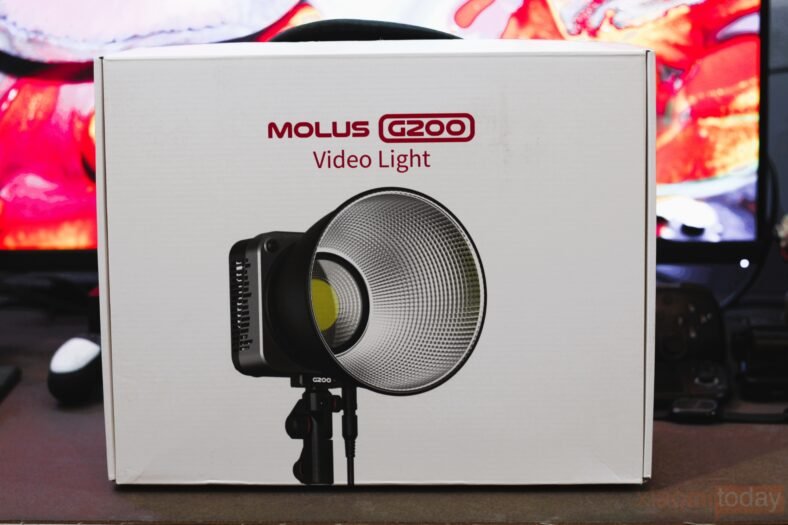 Zhiyun MOLUS G200 COB 200W Light Review - XiaomiToday