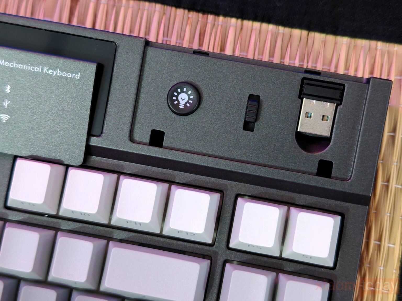 Epomaker DynaTab 75X Review - Mechanical Keyboard With Dot-Matrix ...