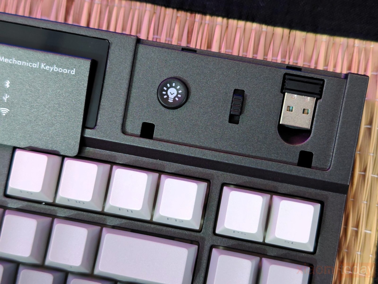 Epomaker DynaTab 75X Review - Mechanical Keyboard With Dot-Matrix ...