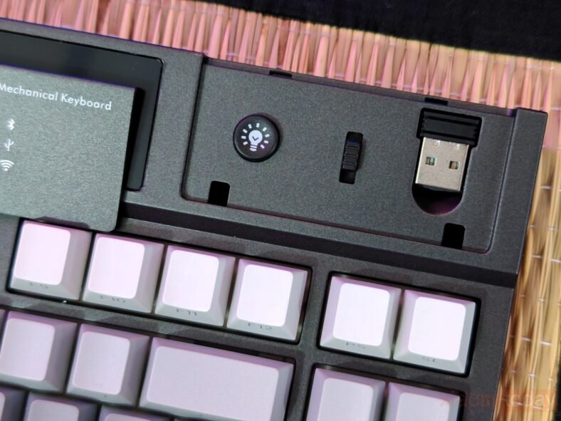 Epomaker DynaTab 75X Review - Mechanical Keyboard With Dot-Matrix ...