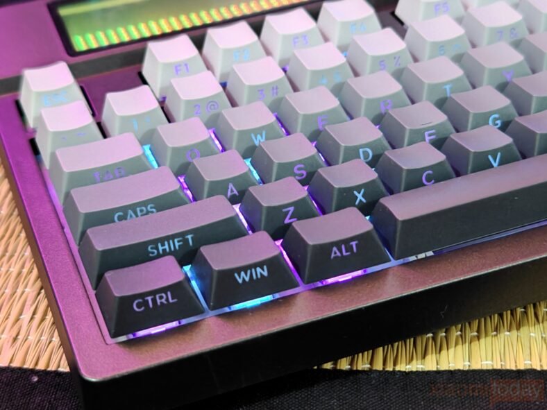 Epomaker DynaTab 75X Review - Mechanical Keyboard With Dot-Matrix ...